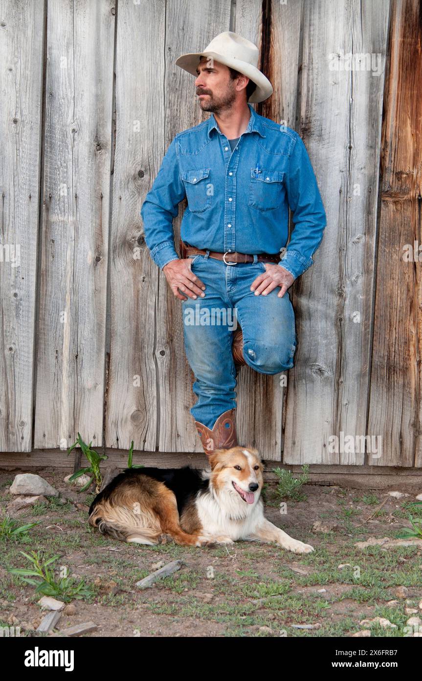 Montana cowboy leaning on barn hi-res stock photography and images - Alamy