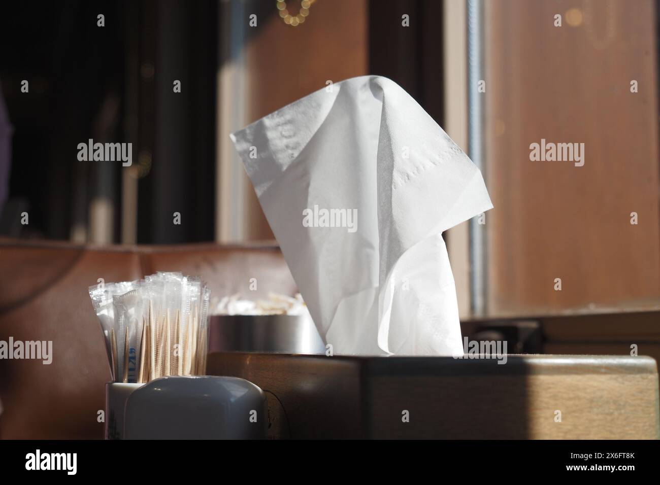 hand pull out a piece of tissue from tissue paper box Stock Photo - Alamy