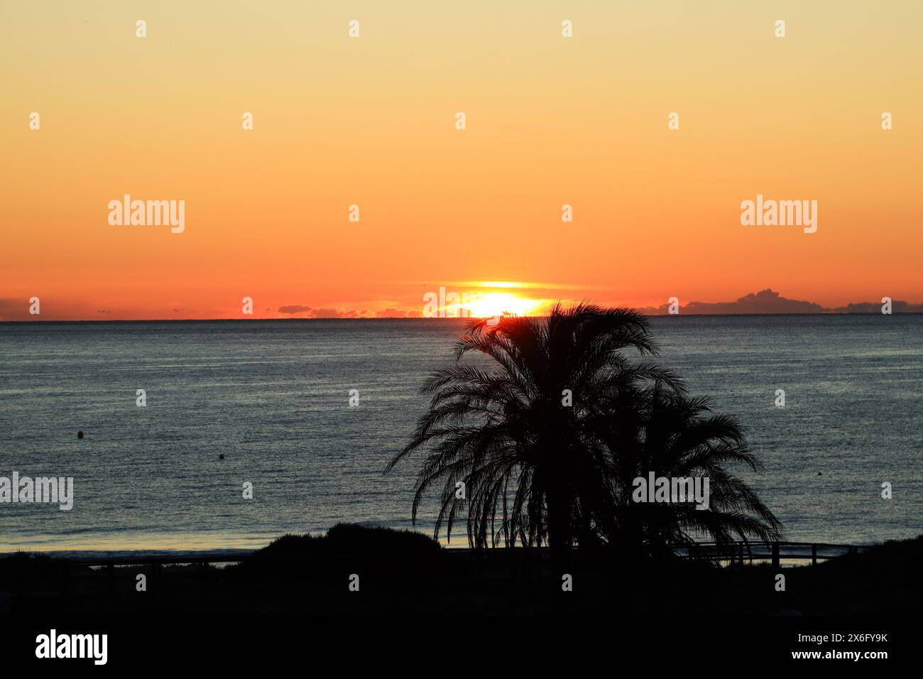 Amanecer sol costa hi-res stock photography and images - Alamy