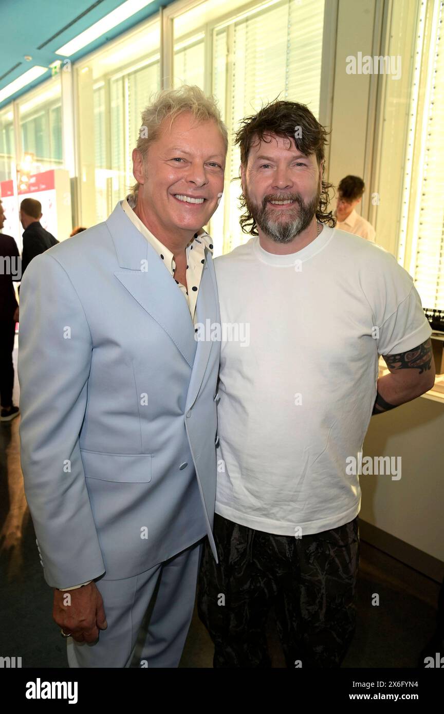 Uwe Fahrenkrog-Petersen und Rea Garvey bei der Verleihung des Fred Jay ...