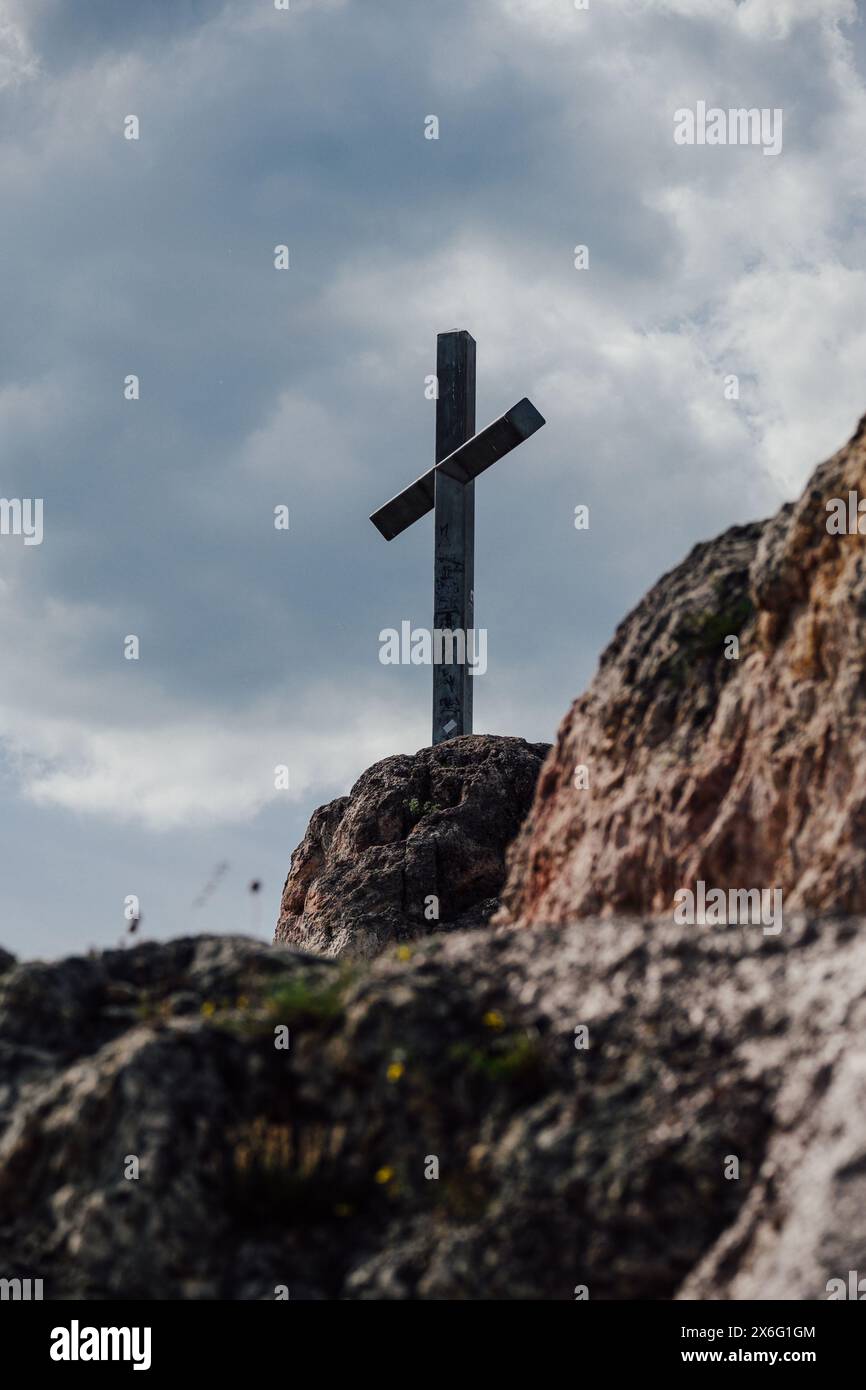 Christian cross on hillside hi-res stock photography and images - Alamy