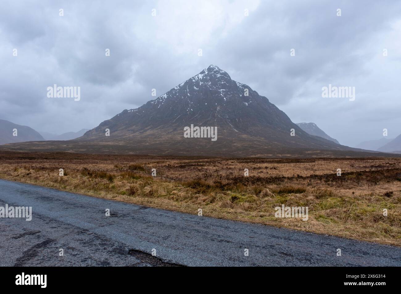 Scenic views of the iconic Buachaille Etive Mor under an overcast sky ...