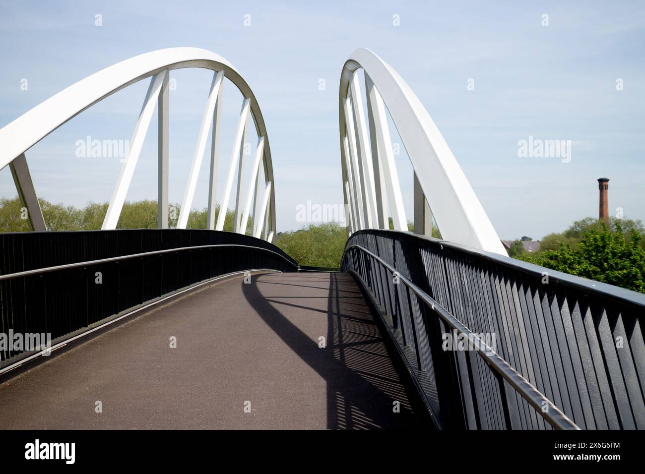 Footbridge over road hi-res stock photography and images - Alamy