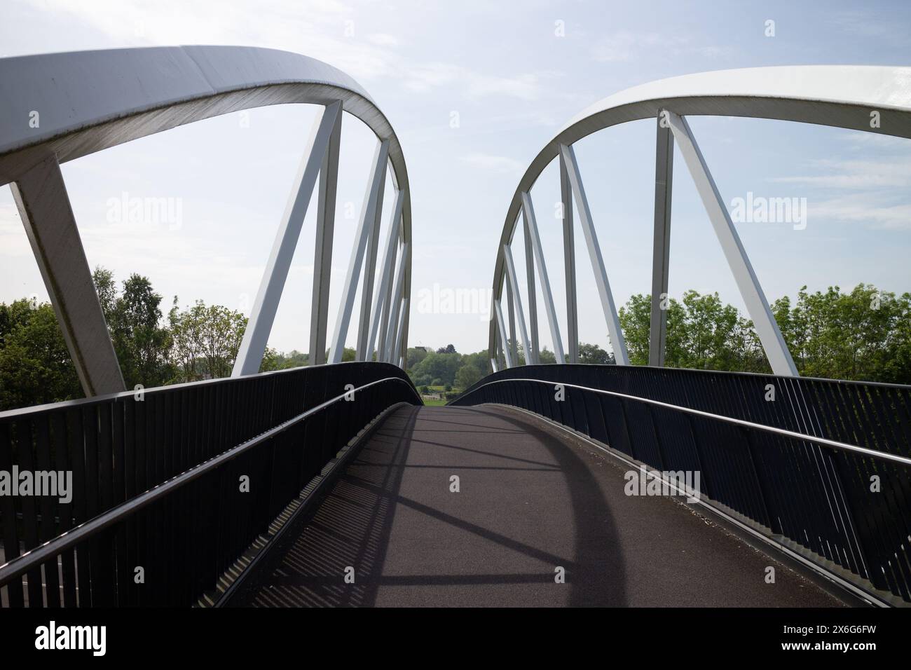 Footbridge over road hi-res stock photography and images - Alamy