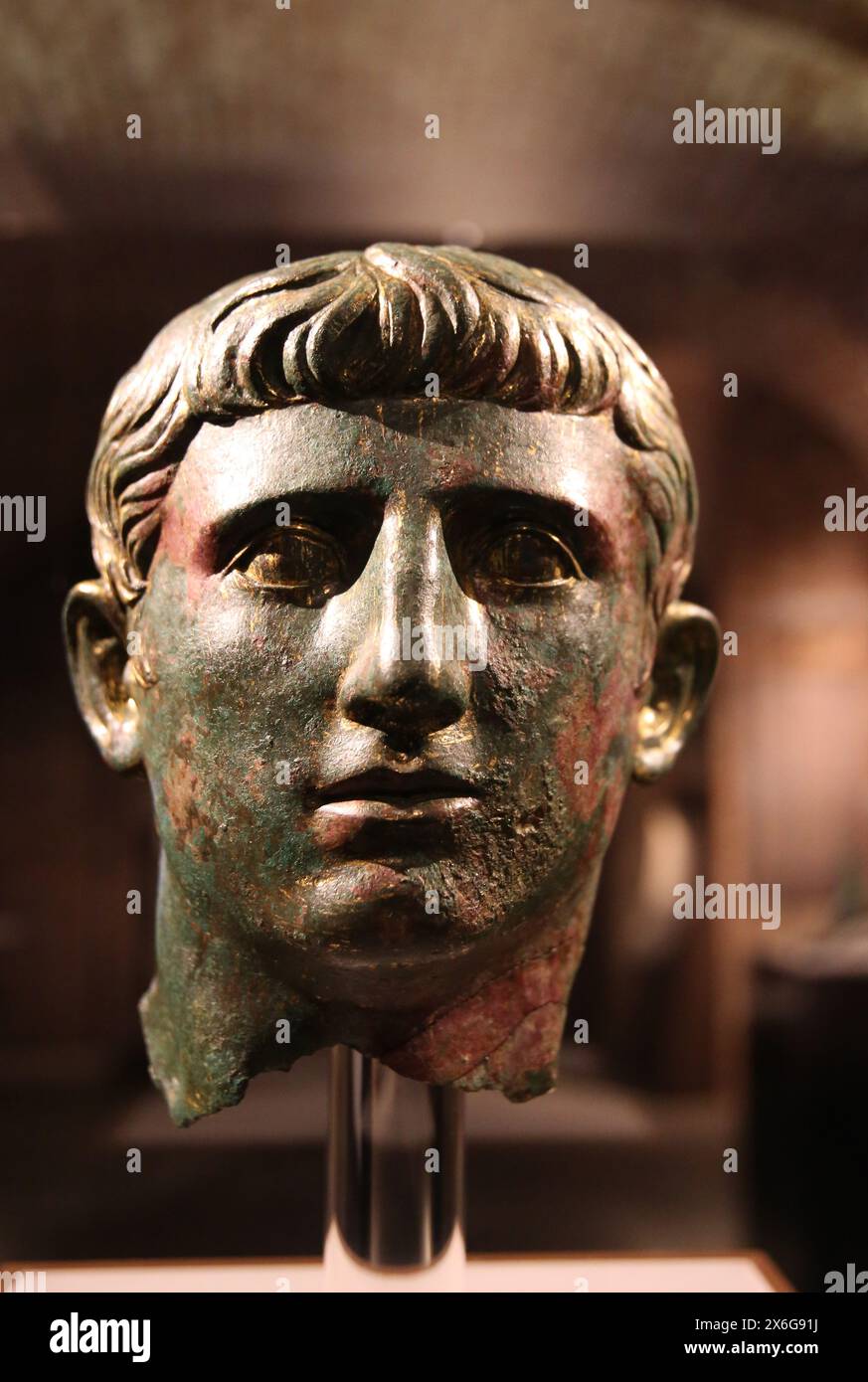 Male portrait in Bronze. Hairtyle and the classical features. c. 25 AB ...