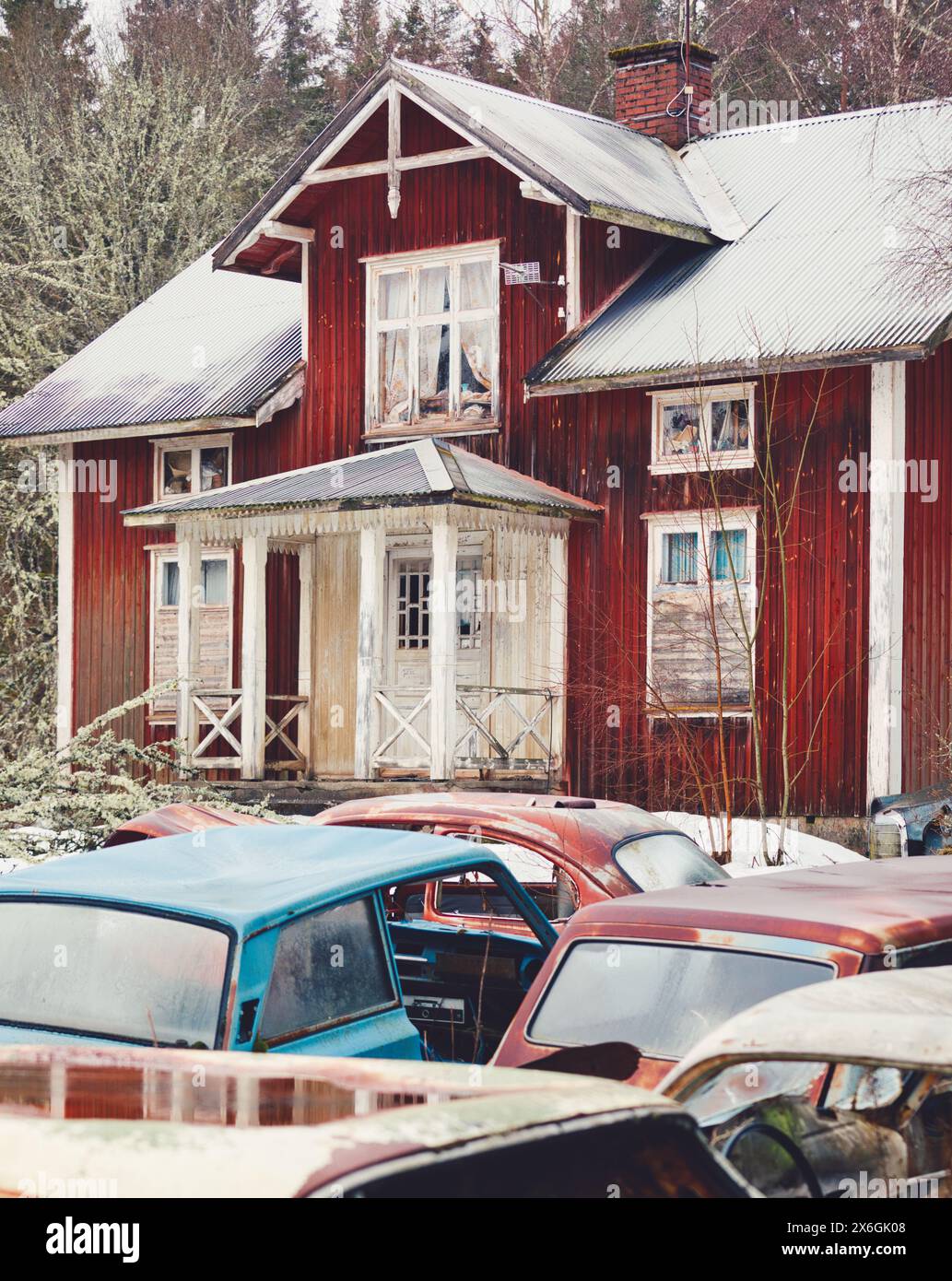 Vintage red car and snow hi-res stock photography and images - Alamy