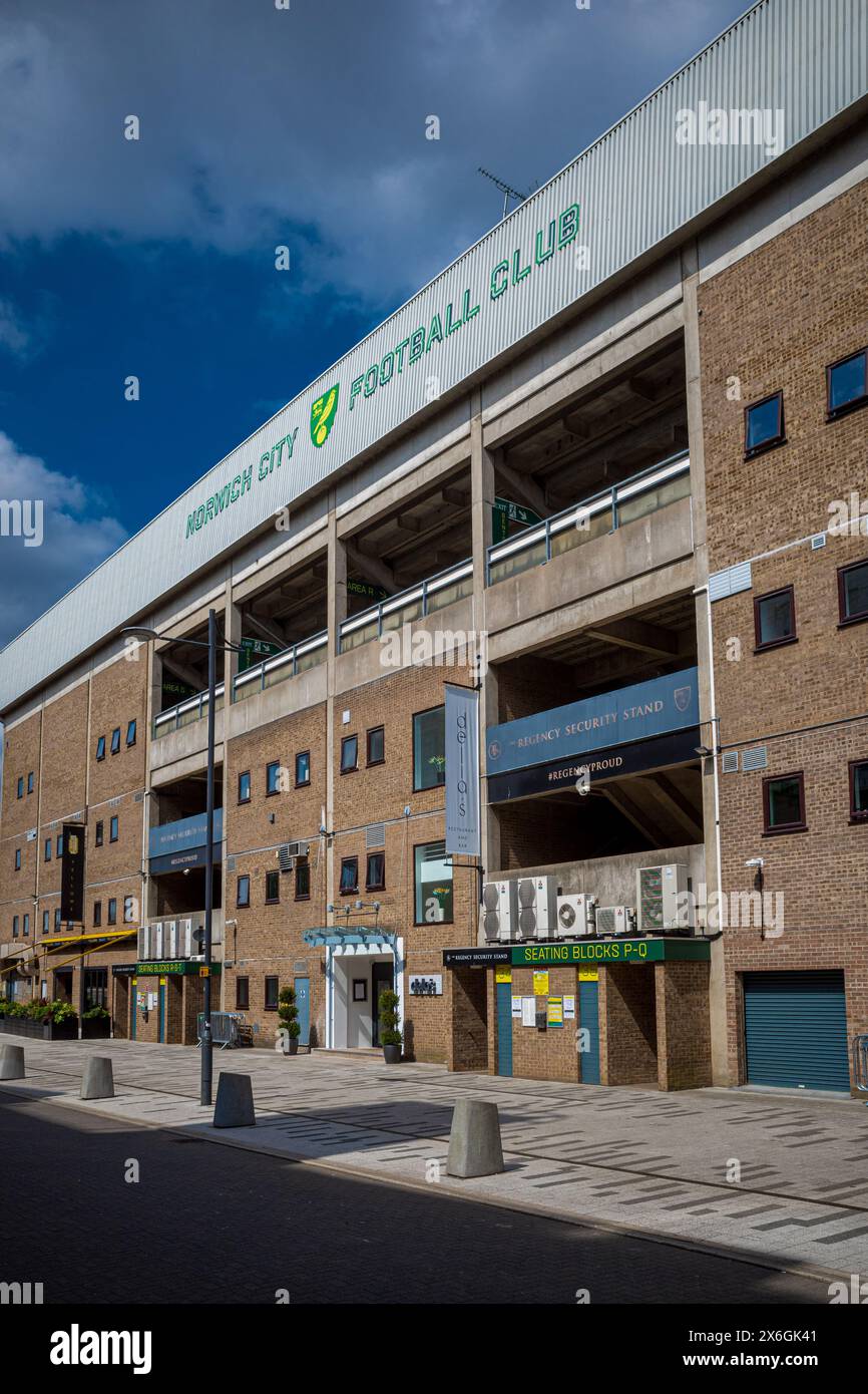 Norwich city football club carrow rd hi-res stock photography and ...