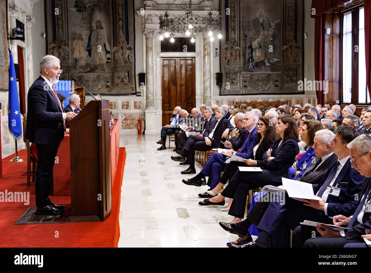 Presentazione del rapporto annuale istat 2024 hi-res stock photography ...