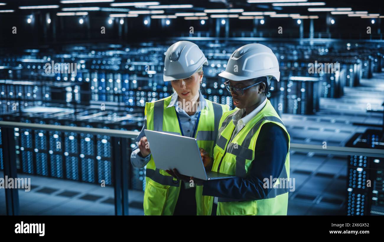 Data Center IT Specialist and System administrator Talk, Use Laptop ...