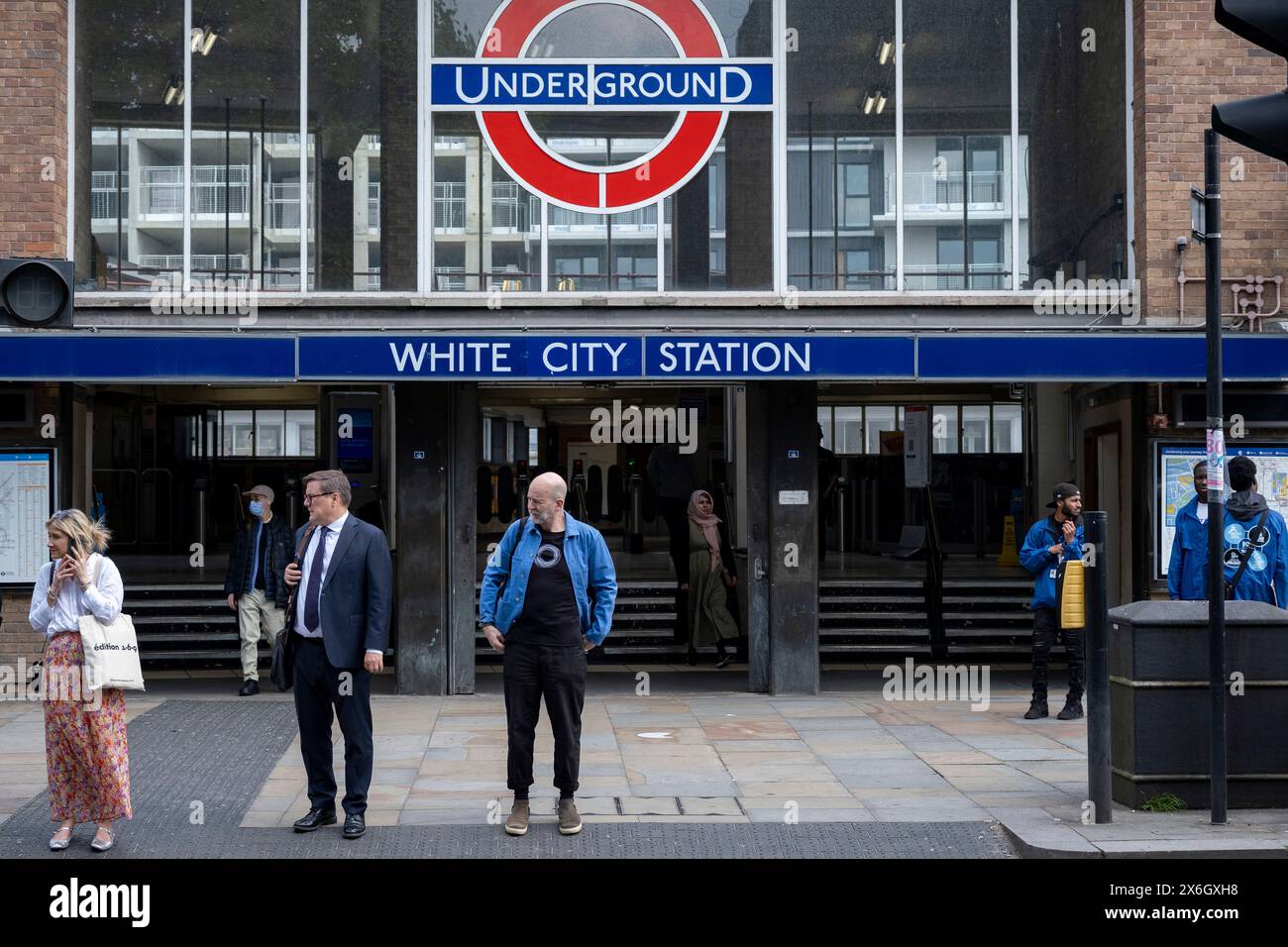 Station sign in a bush hi-res stock photography and images - Alamy
