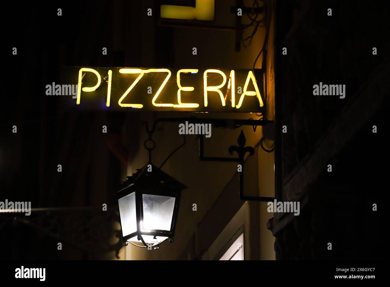 Neon sign of a pizzeria in Florence, Italy Stock Photo - Alamy