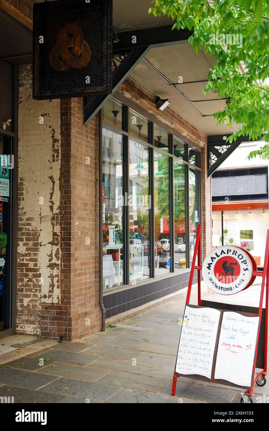 Sign bookstore on brick hi-res stock photography and images - Alamy