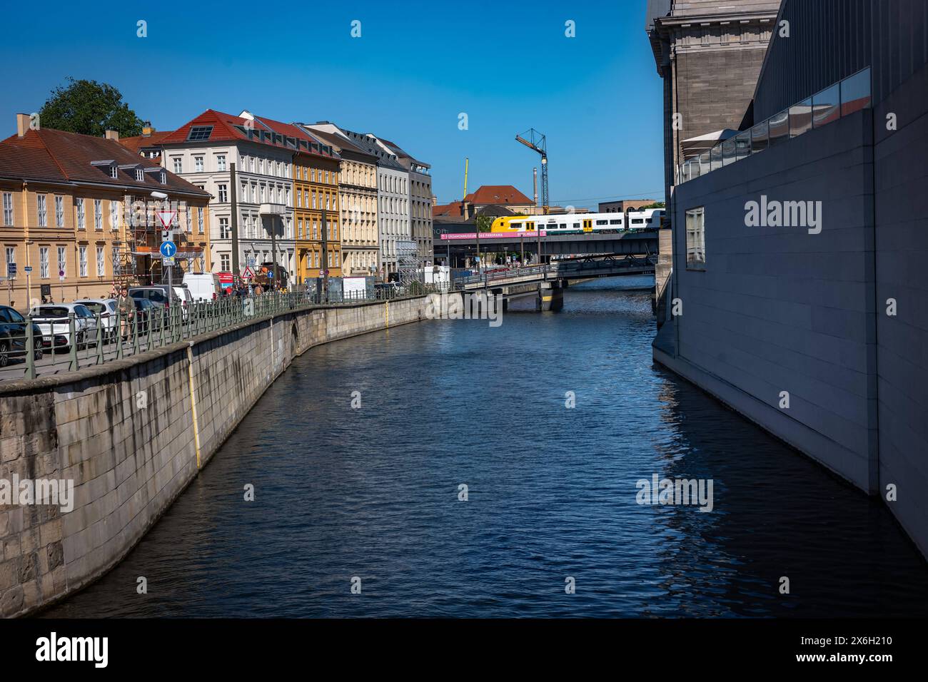 Berlin Mitte, Museumsinsel: Am Kupfergraben, Wohnhaus Angela Merkel ...