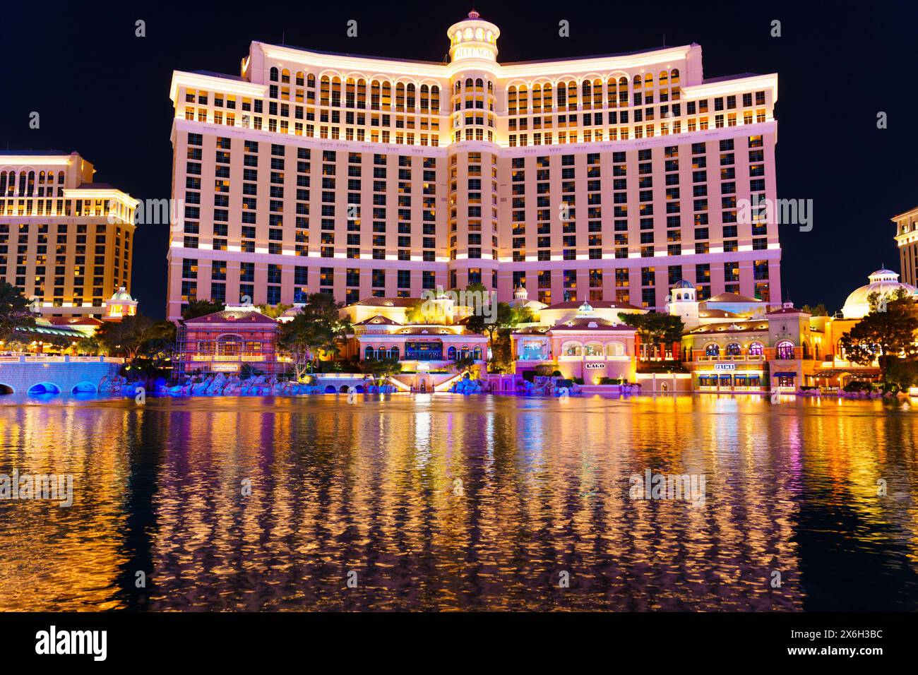 Las Vegas, Nevada - April 13, 2024: Nighttime View of the Illuminated Bellagio Hotel and Casino ...