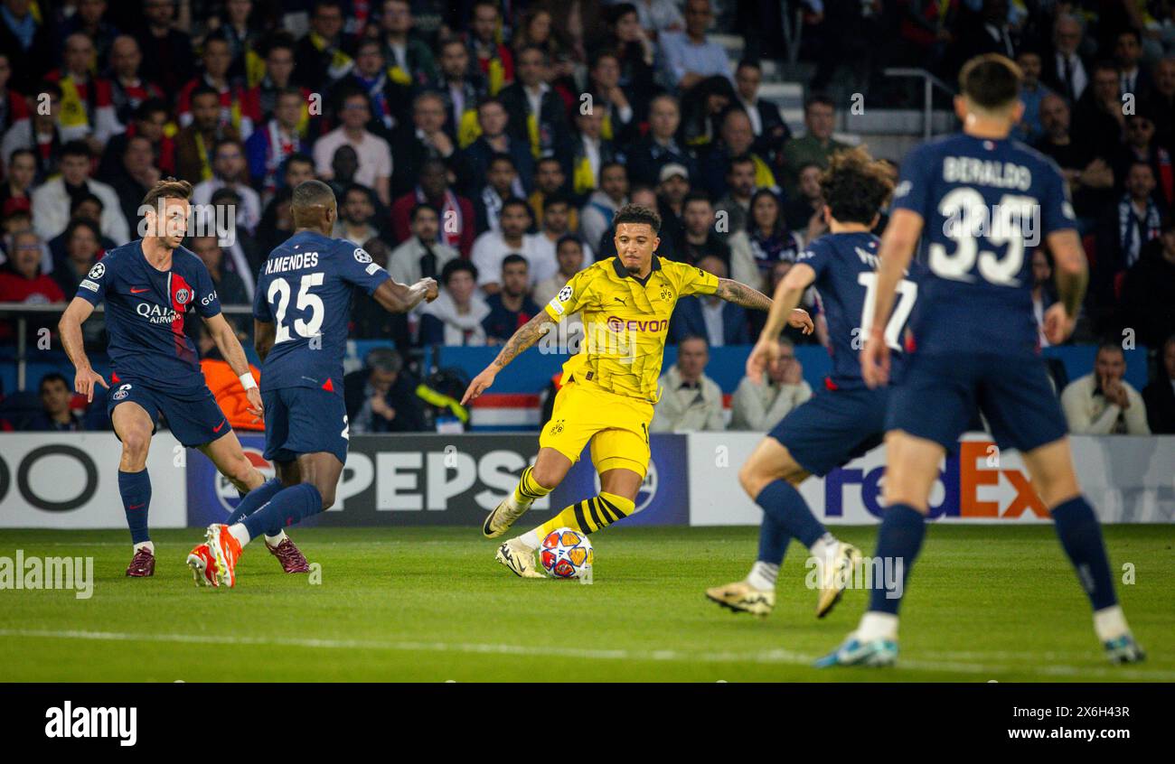 Paris, France. 7th Mai 2024. Jadon Sancho (BVB) vs Fabian Ruiz (Paris ...