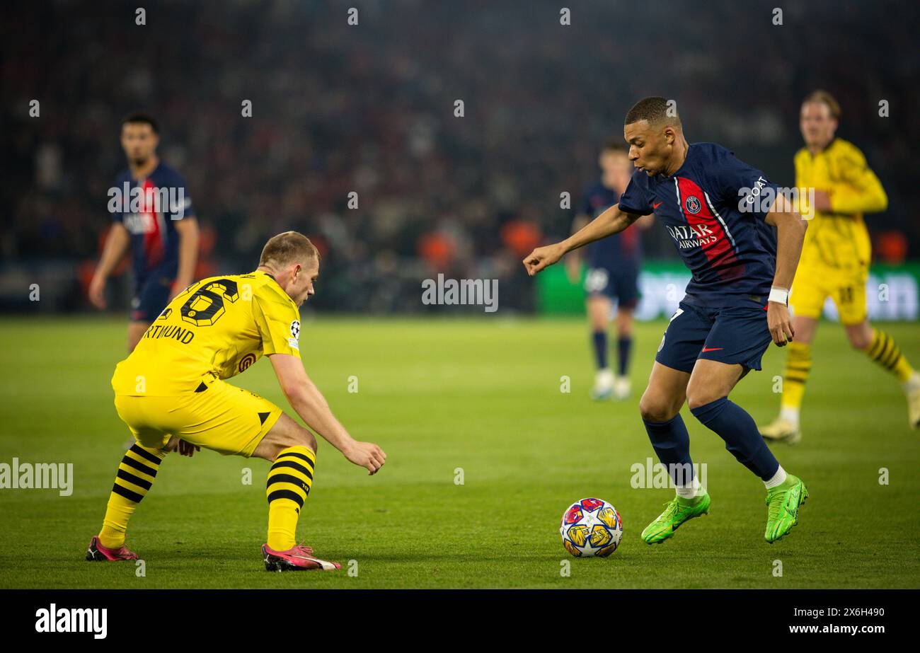 Paris, France. 7th Mai 2024. Kylian Mbappe (Paris) Julian Ryerson (BVB ...