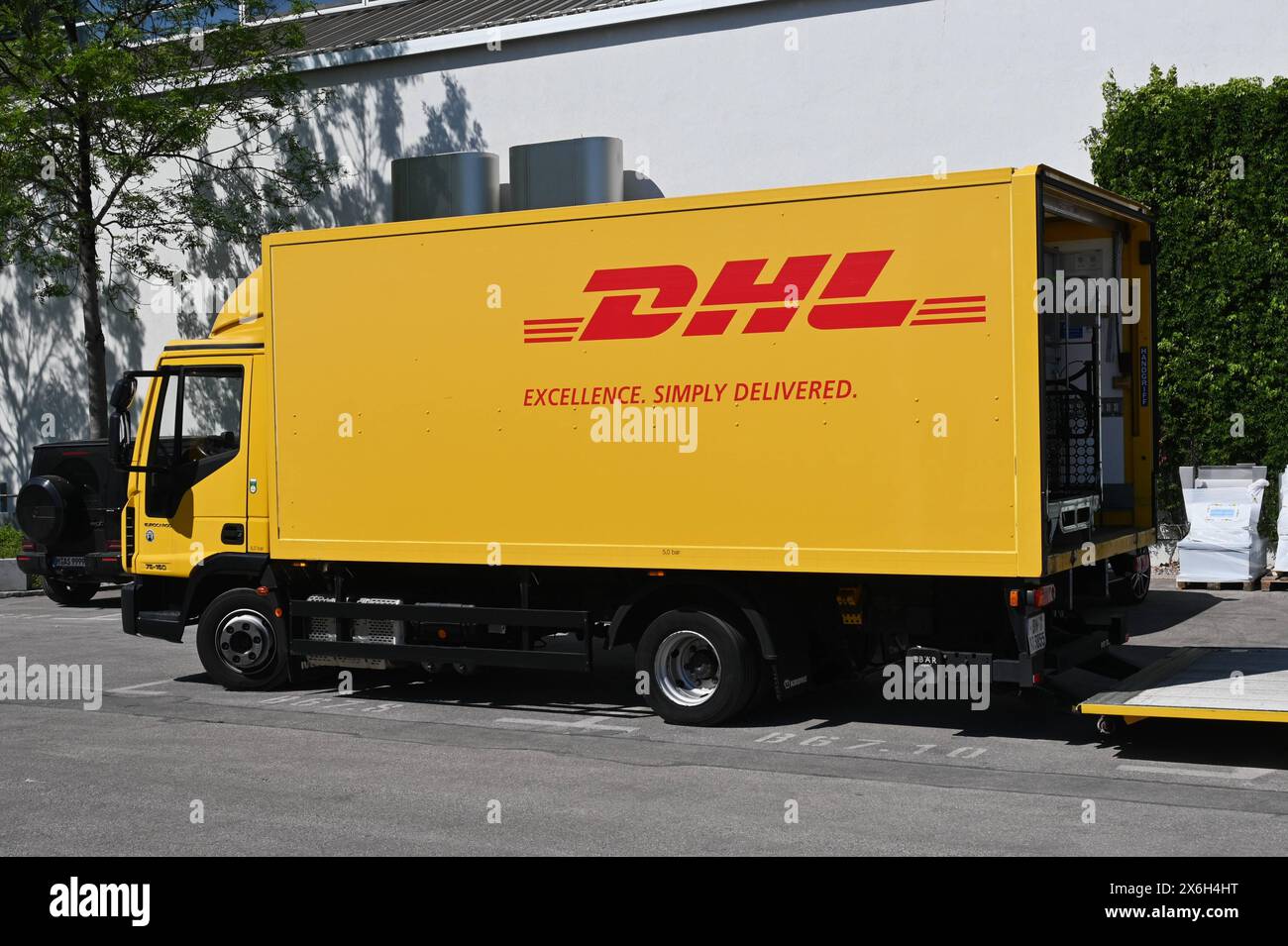 Iveco eurocargo truck hi-res stock photography and images - Alamy