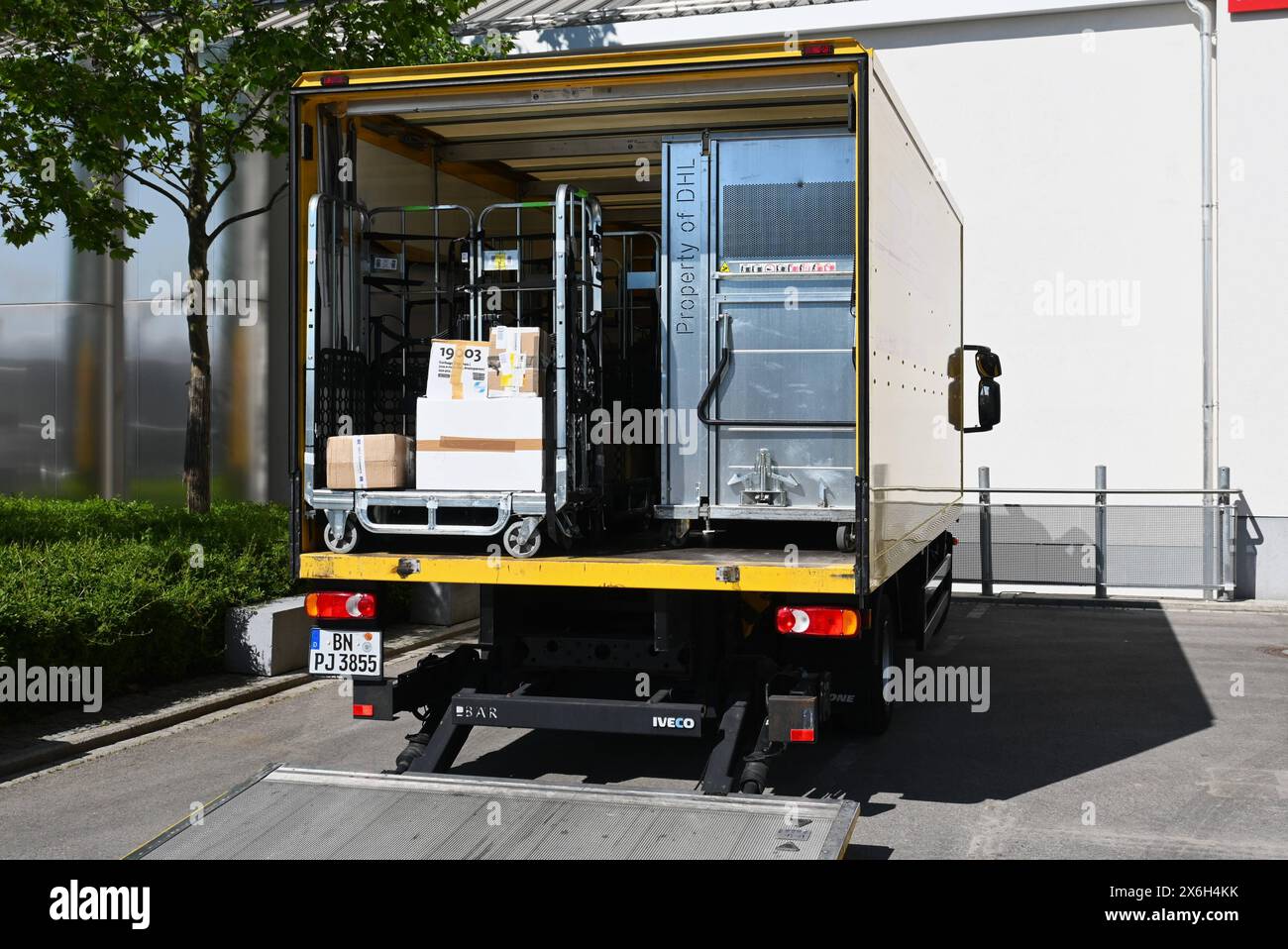 Dhl lkw hi-res stock photography and images - Alamy