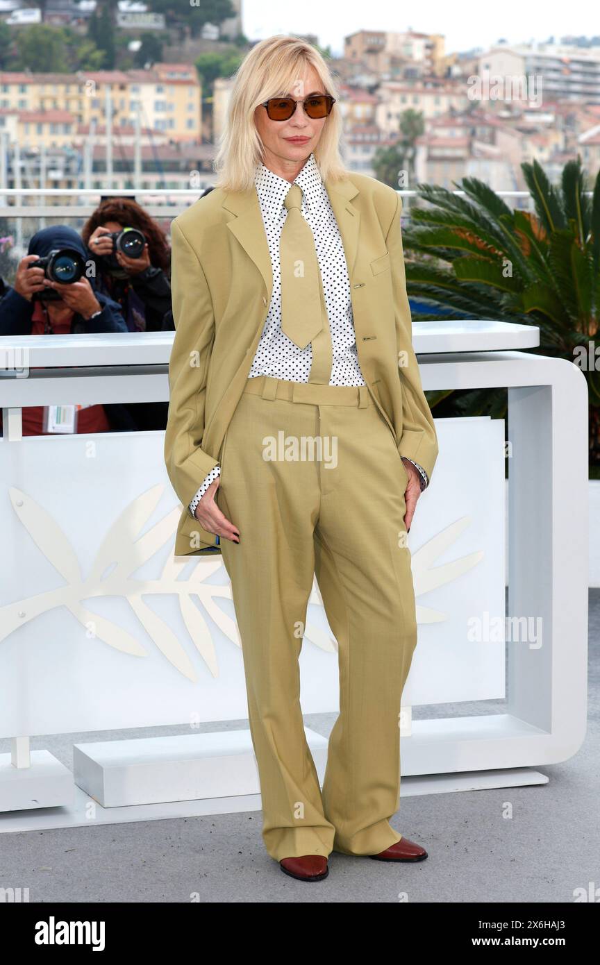 Emmanuelle Beart beim Photocall der Camera d'Or Jury auf dem Festival ...
