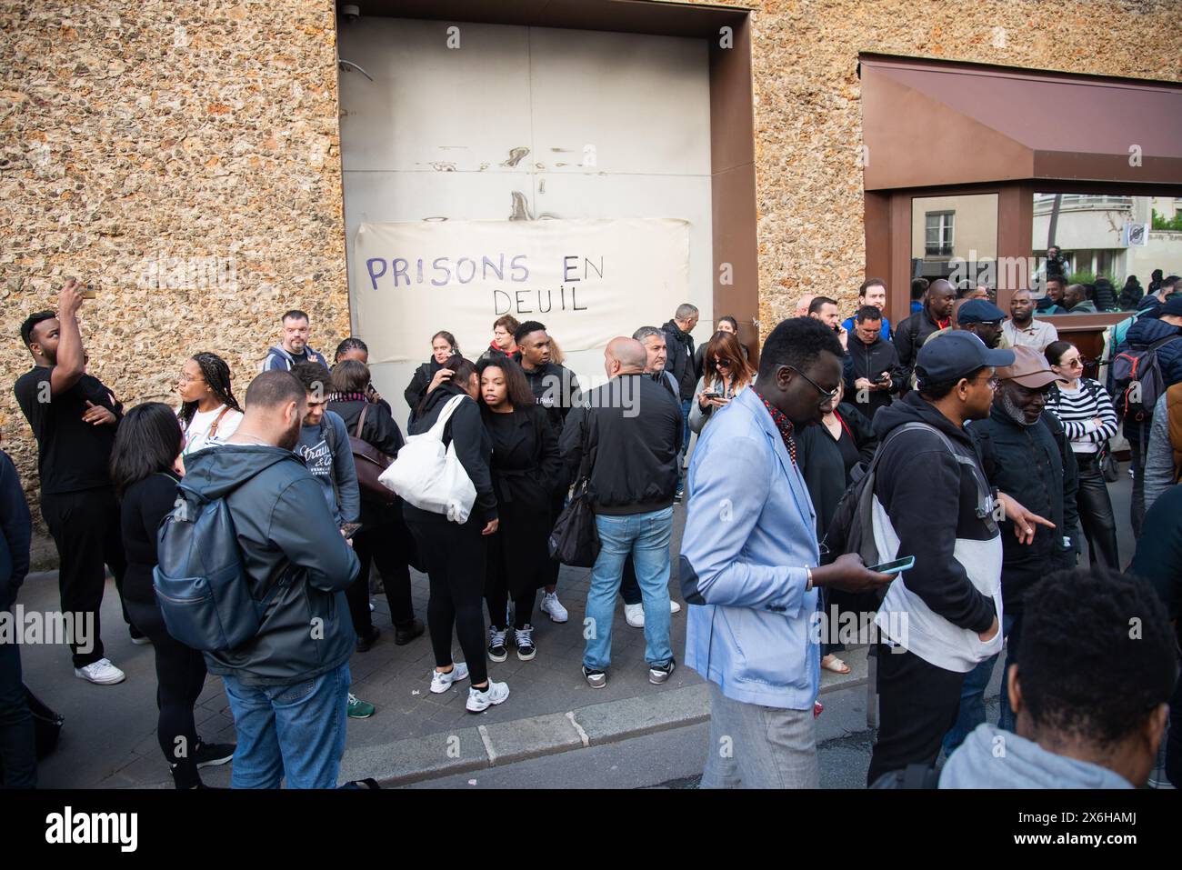 Prison guards blockade the Santé prison in Paris, France on May 15 ...