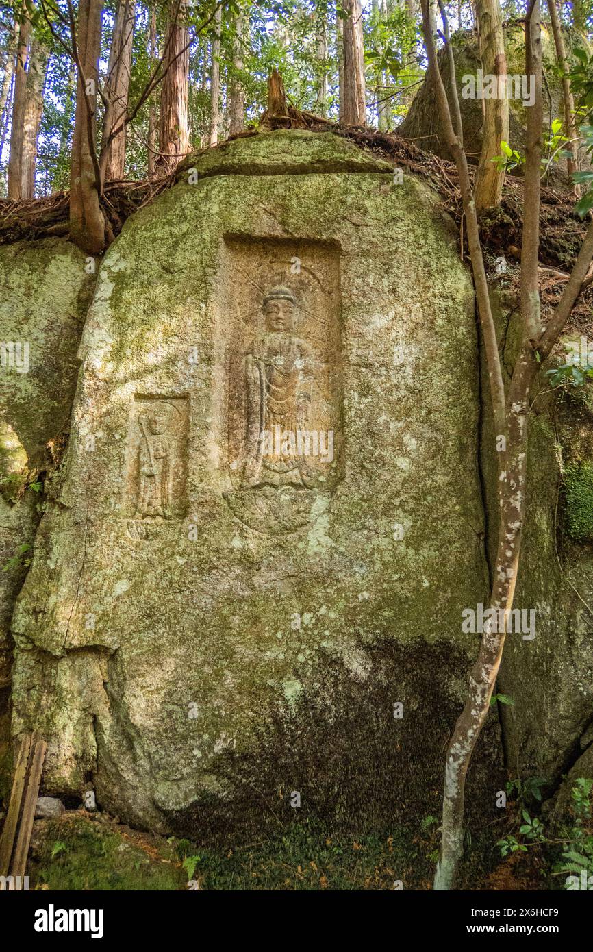 Jizo statue on the historical Yagyu Kaido trail, Nara, Japan Stock ...