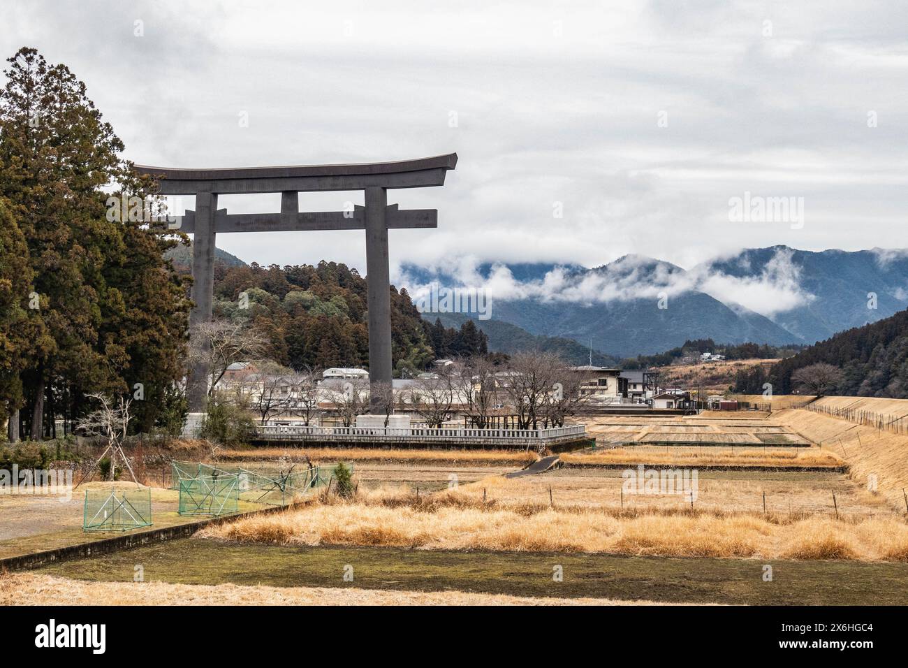 World's largest torii gate at the Kumano Hongu Taisha Grand Shrine ...