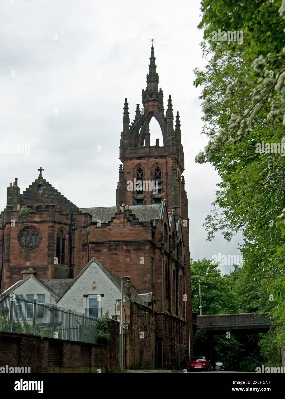 Kelvinbridge parish church hi-res stock photography and images - Alamy