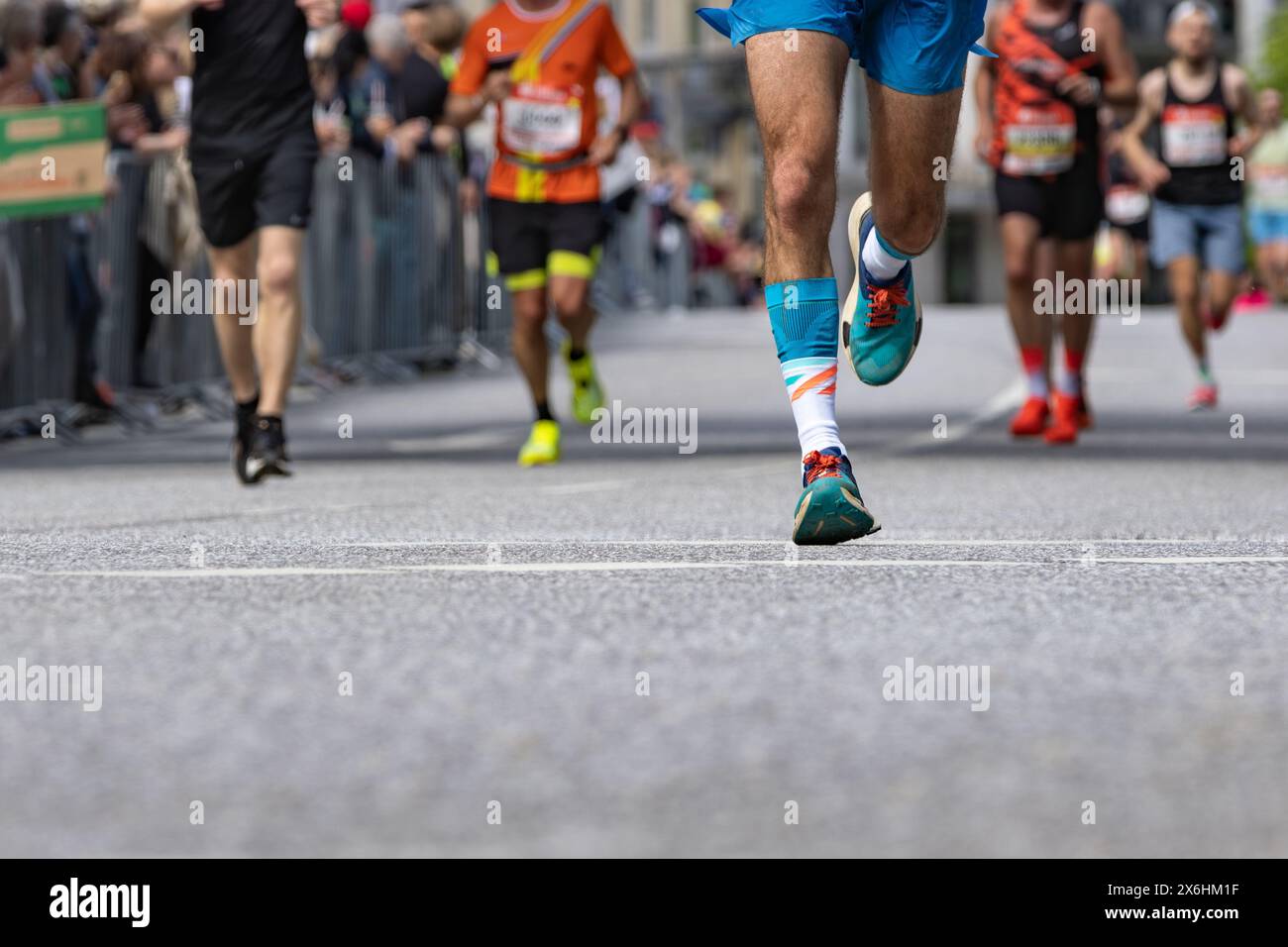 Legs of runners at the Hamburg Marathon Stock Photo - Alamy