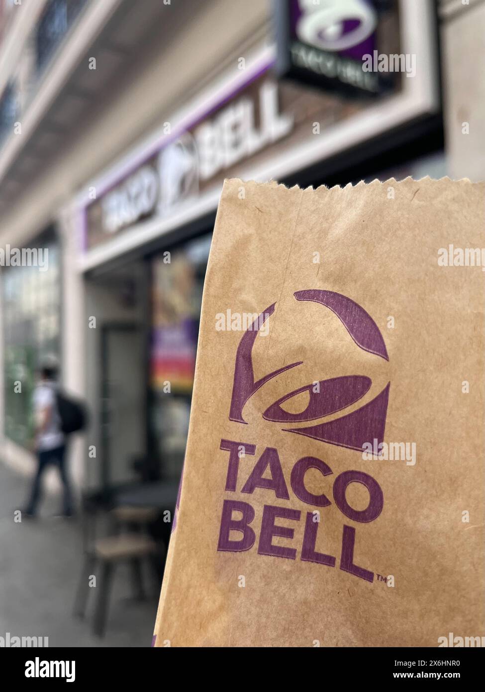 Taco bell logo hi-res stock photography and images - Alamy