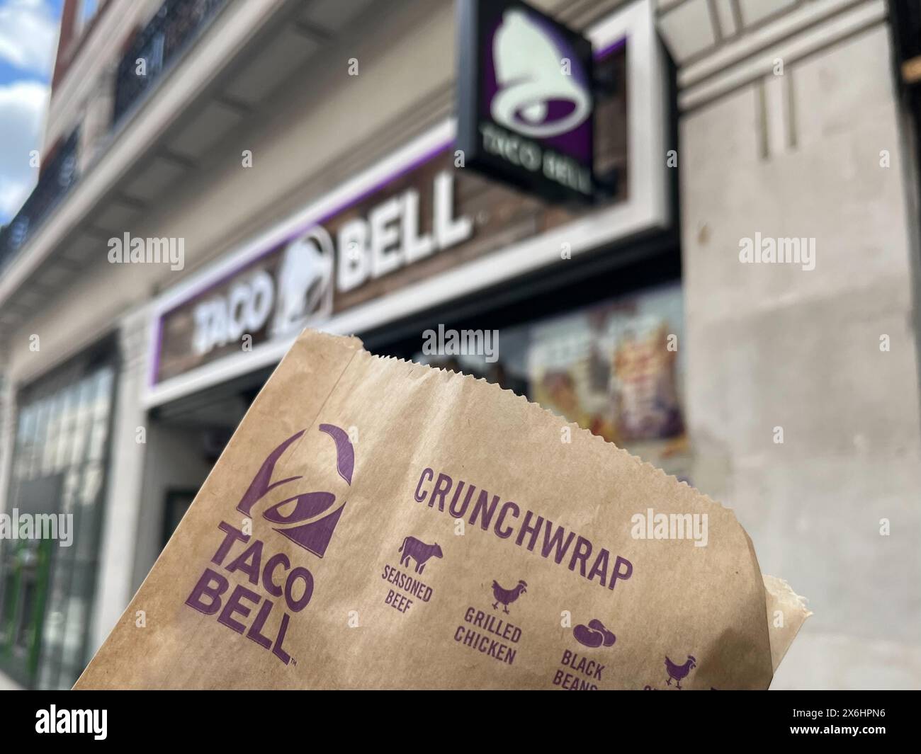 London, UK. 15th May, 2024. The Taco Bell logo can be seen on the ...