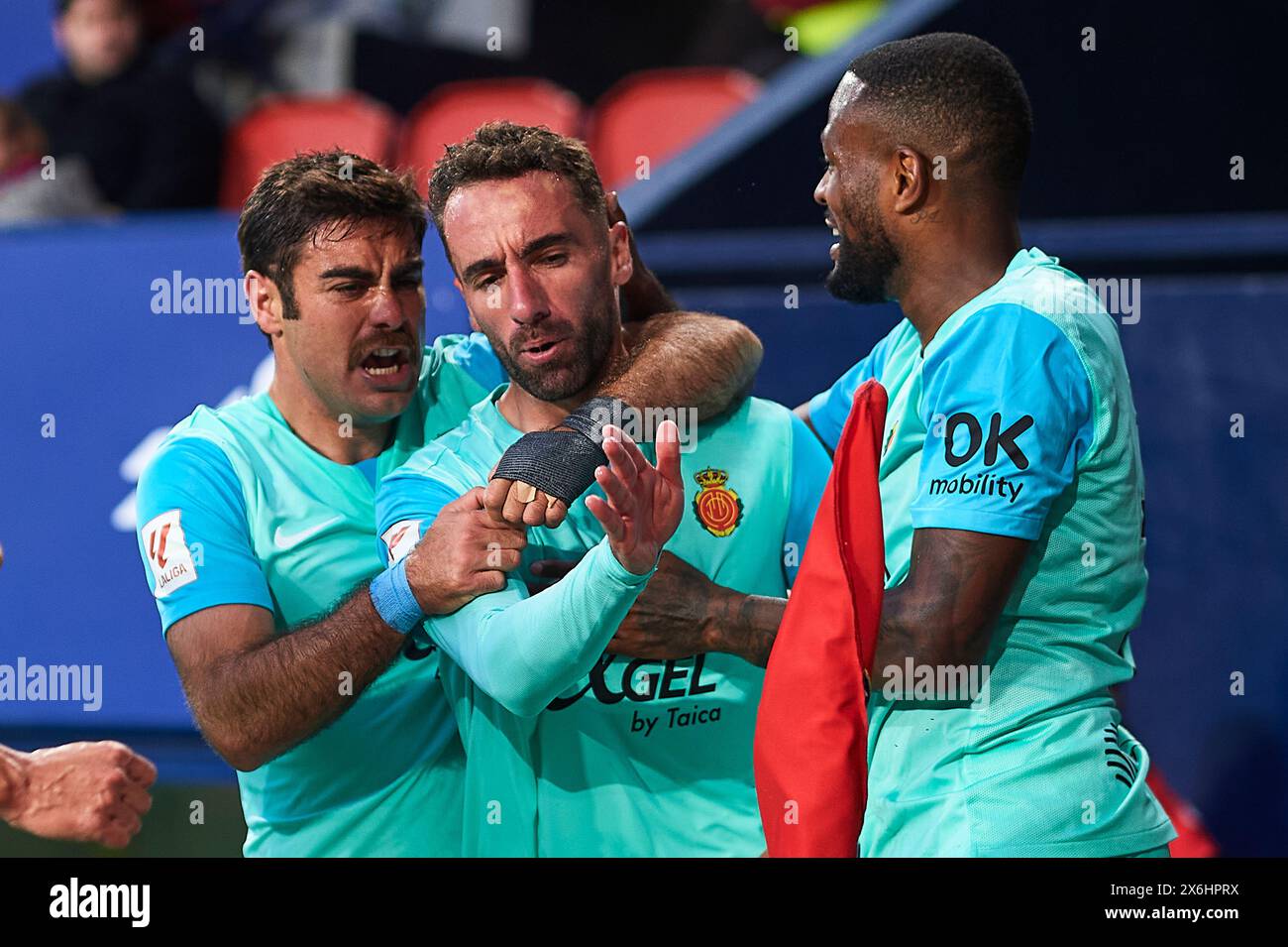 Sergi Darder of RCD Mallorca celebrates with his teammates Cyle Larin ...