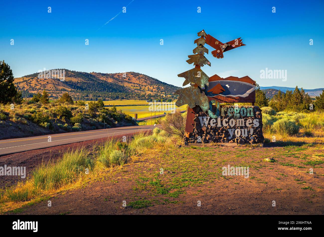 Welcome to Oregon state sign at the state border with California Stock ...