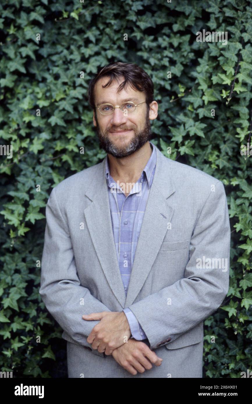 Andrei MAKINE (aka Gabriel Osmonde) - Date : 19951001 ©John Foley/Opale ...