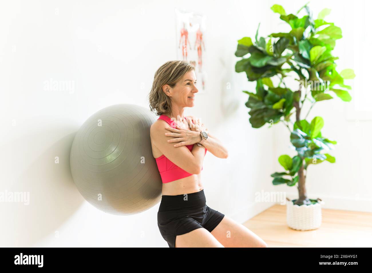 woman do wall squats with fit ball Stock Photo - Alamy
