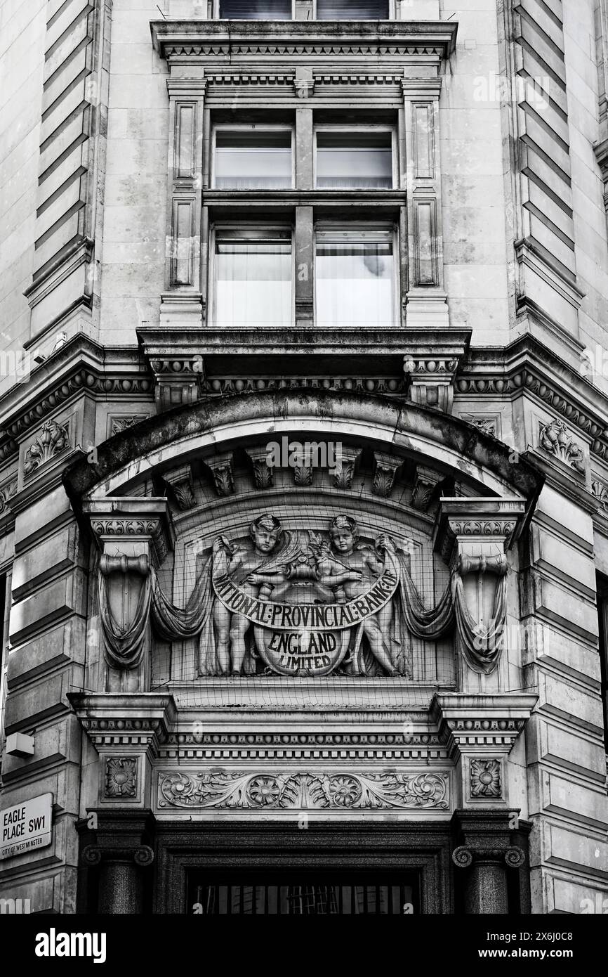 Closed bank natwest hi-res stock photography and images - Alamy