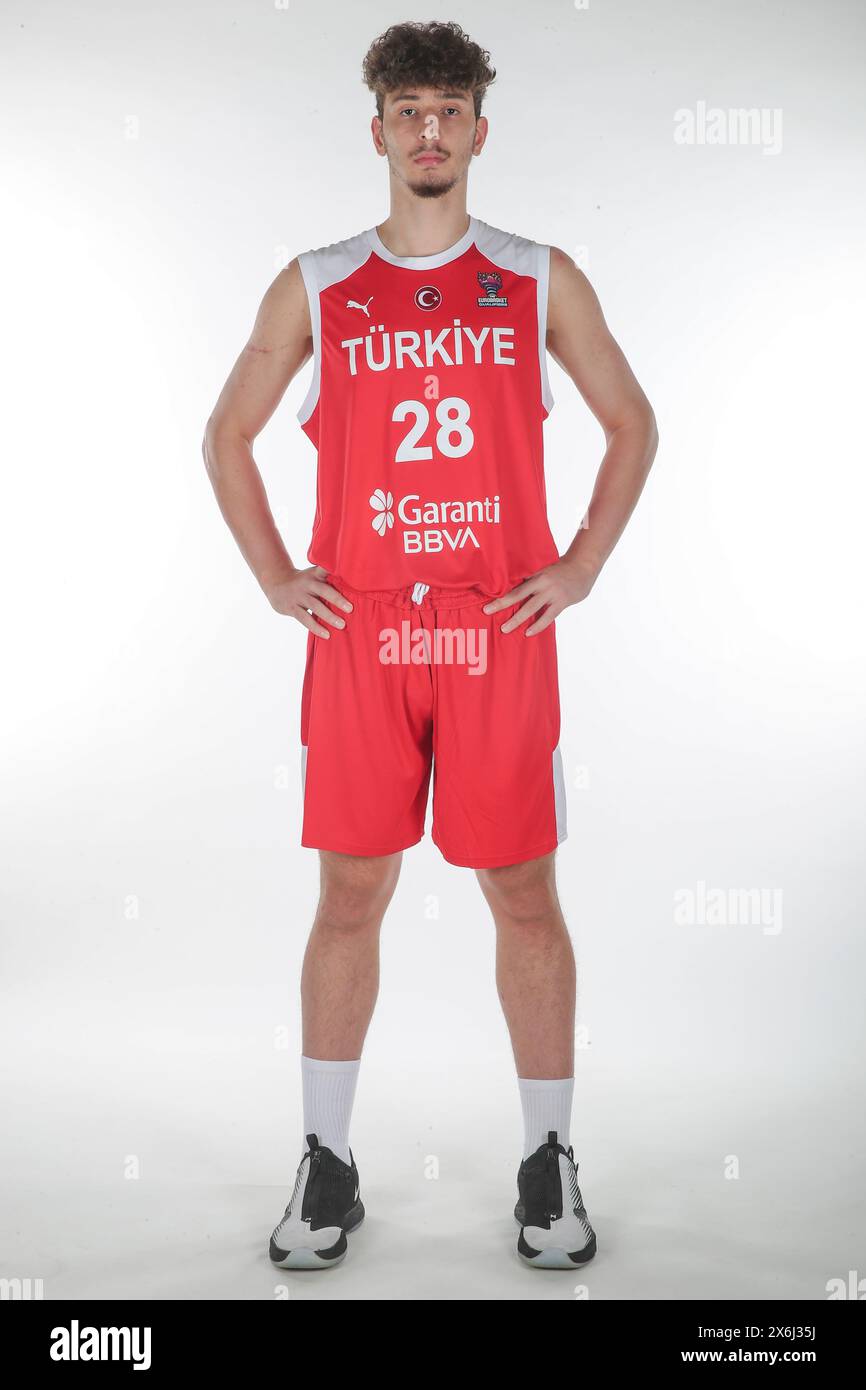 NBA Houston Rockets player Alperen Şengün wearing the Turkish ...