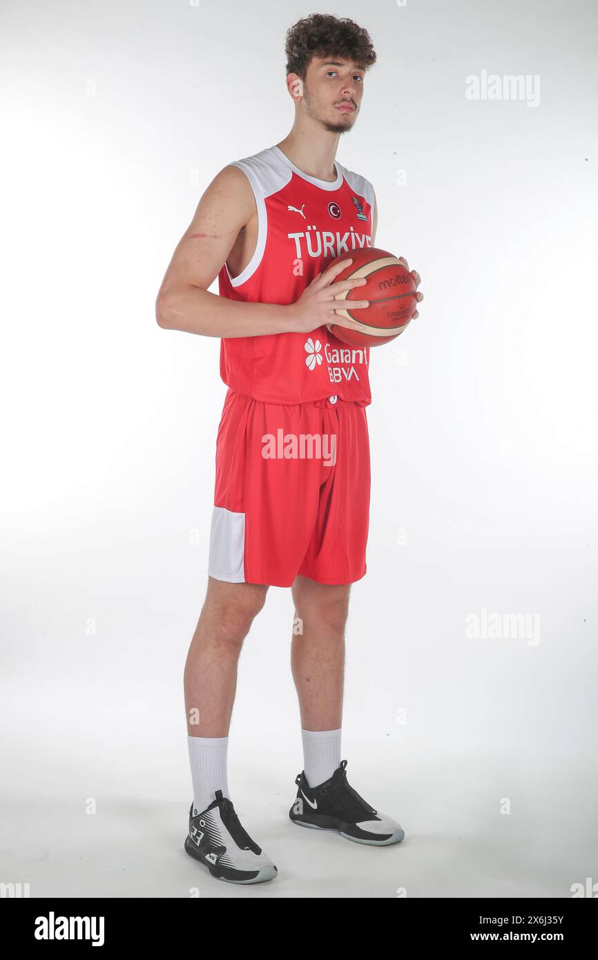 NBA Houston Rockets player Alperen Şengün wearing the Turkish ...