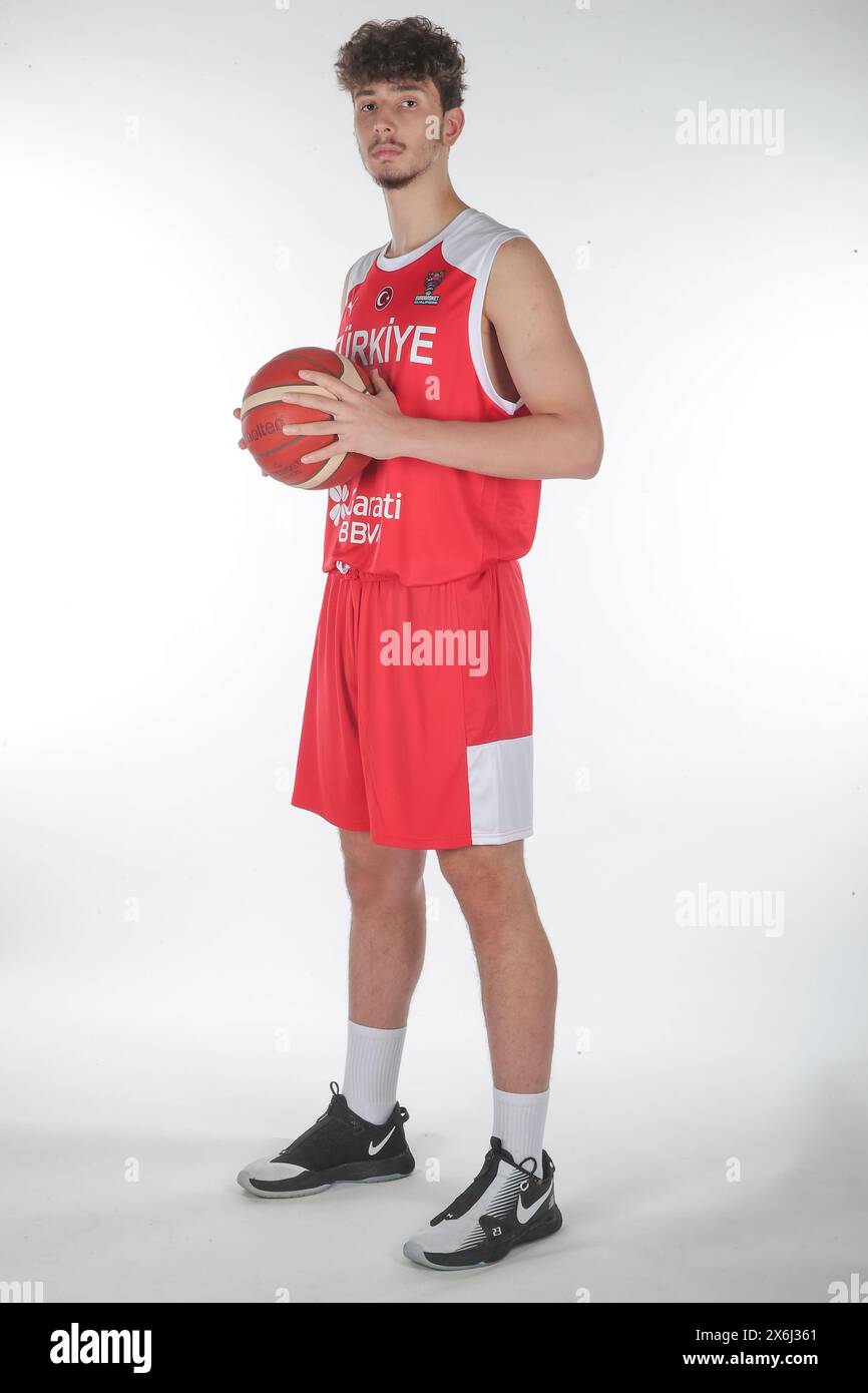 NBA Houston Rockets player Alperen Şengün wearing the Turkish ...