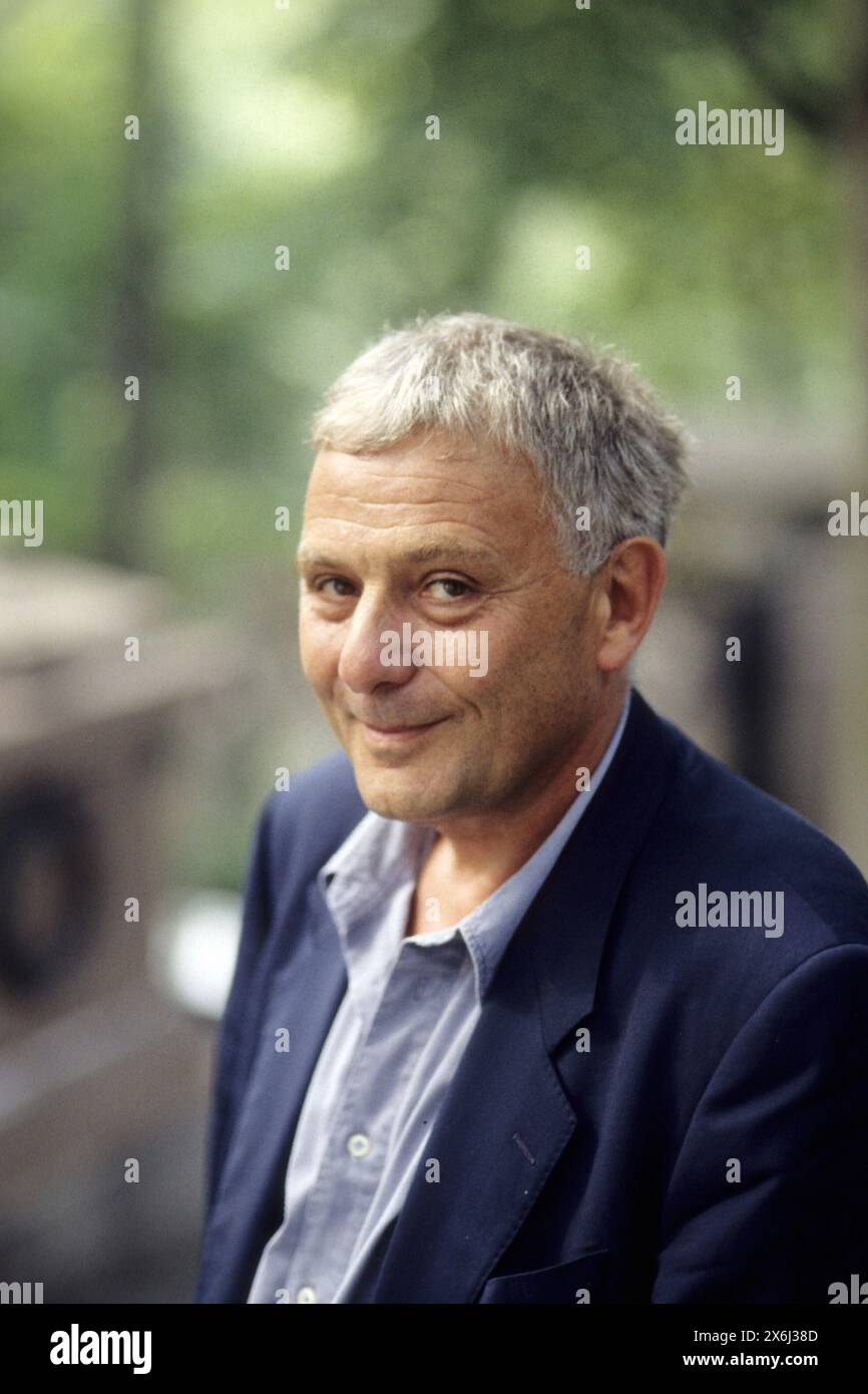 SOLLERS Philippe sur la tombe de DENON Vivant (on the grave of Vivant ...