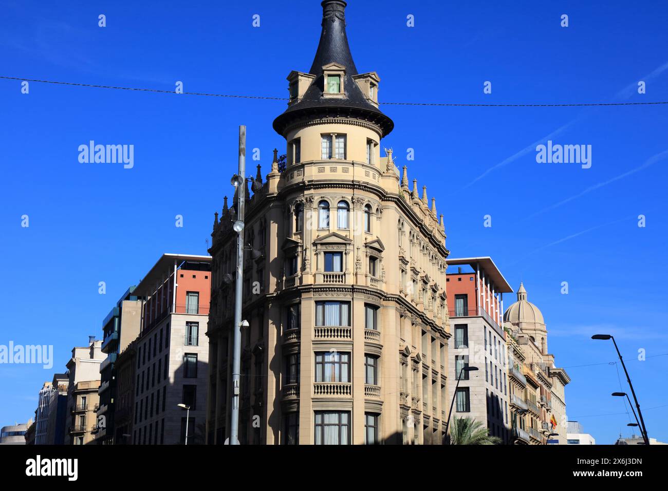 Rounded corner classic architecture building in Barcelona, Spain Stock ...