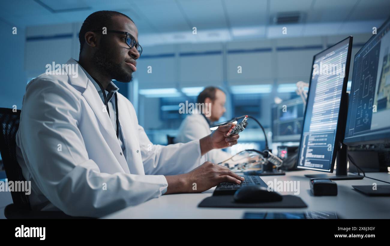 Scientist at black board hi-res stock photography and images - Alamy