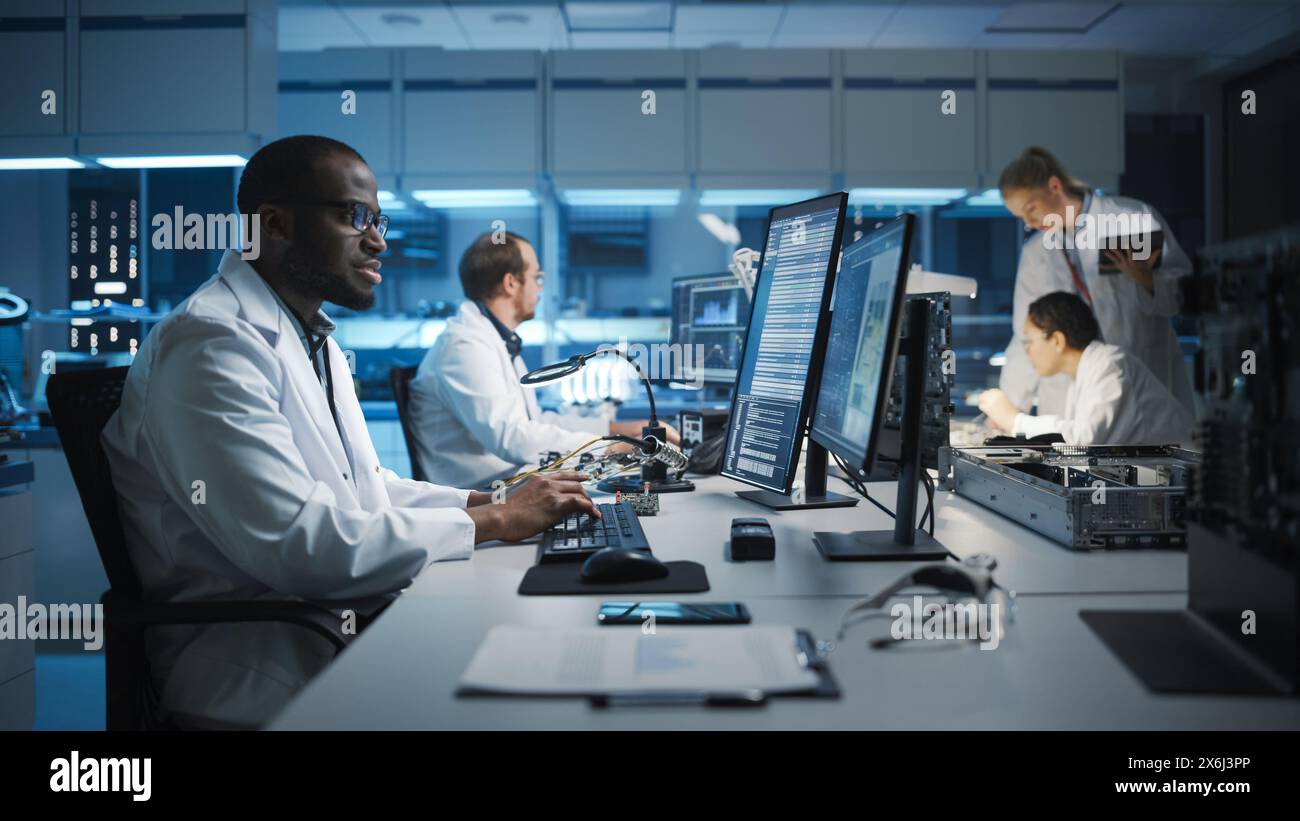 Scientist at black board hi-res stock photography and images - Alamy