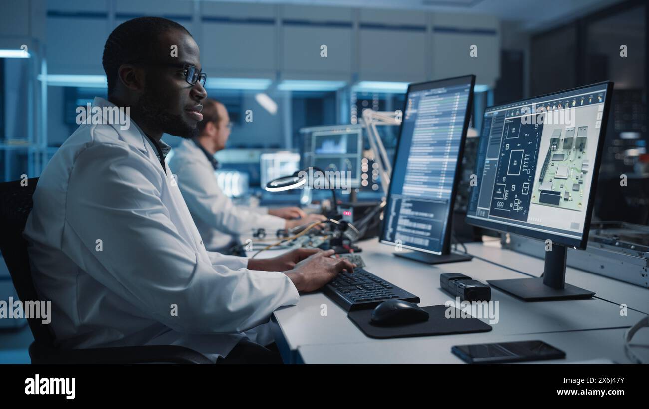 Scientist at black board hi-res stock photography and images - Alamy