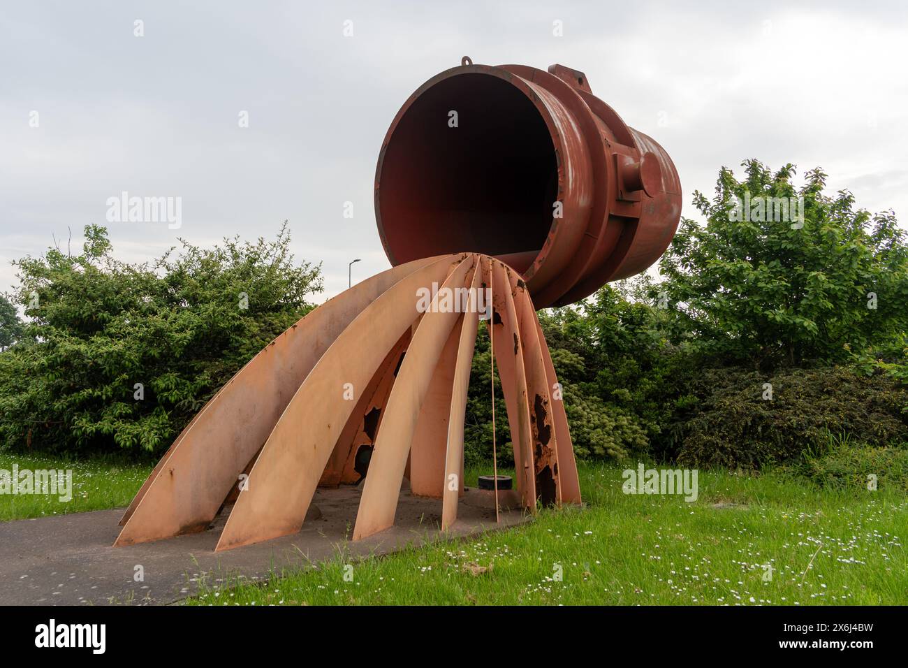 Middlesbrough, UK's Ladle of Steel public sculpture by Steve Tomlinson ...