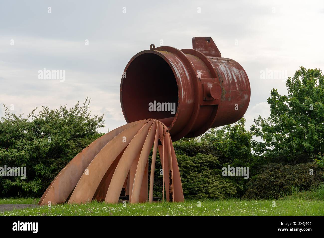 Middlesbrough, UK's Ladle of Steel public sculpture by Steve Tomlinson ...