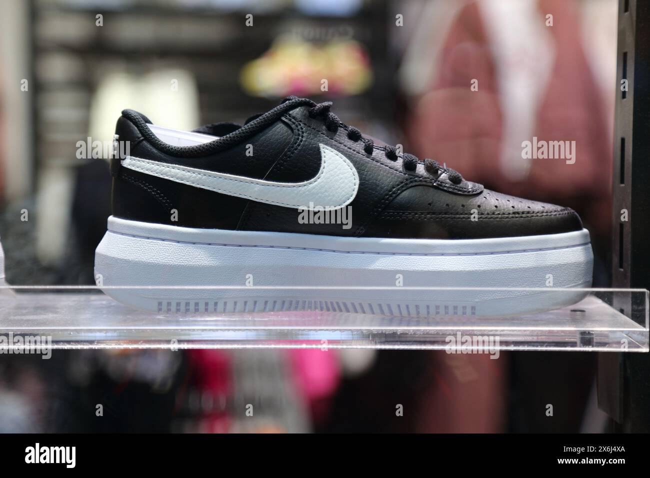 Nike shop window hi-res stock photography and images - Alamy