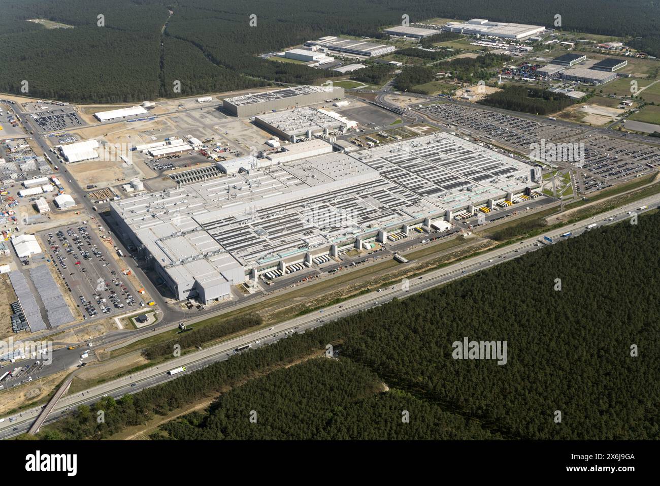 The Tesla giant factory in the woods near the German village of ...