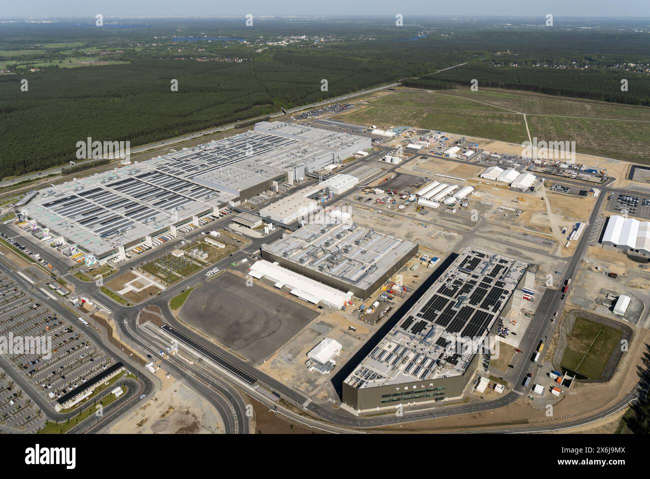 The Tesla giant factory in the woods near the German village of ...