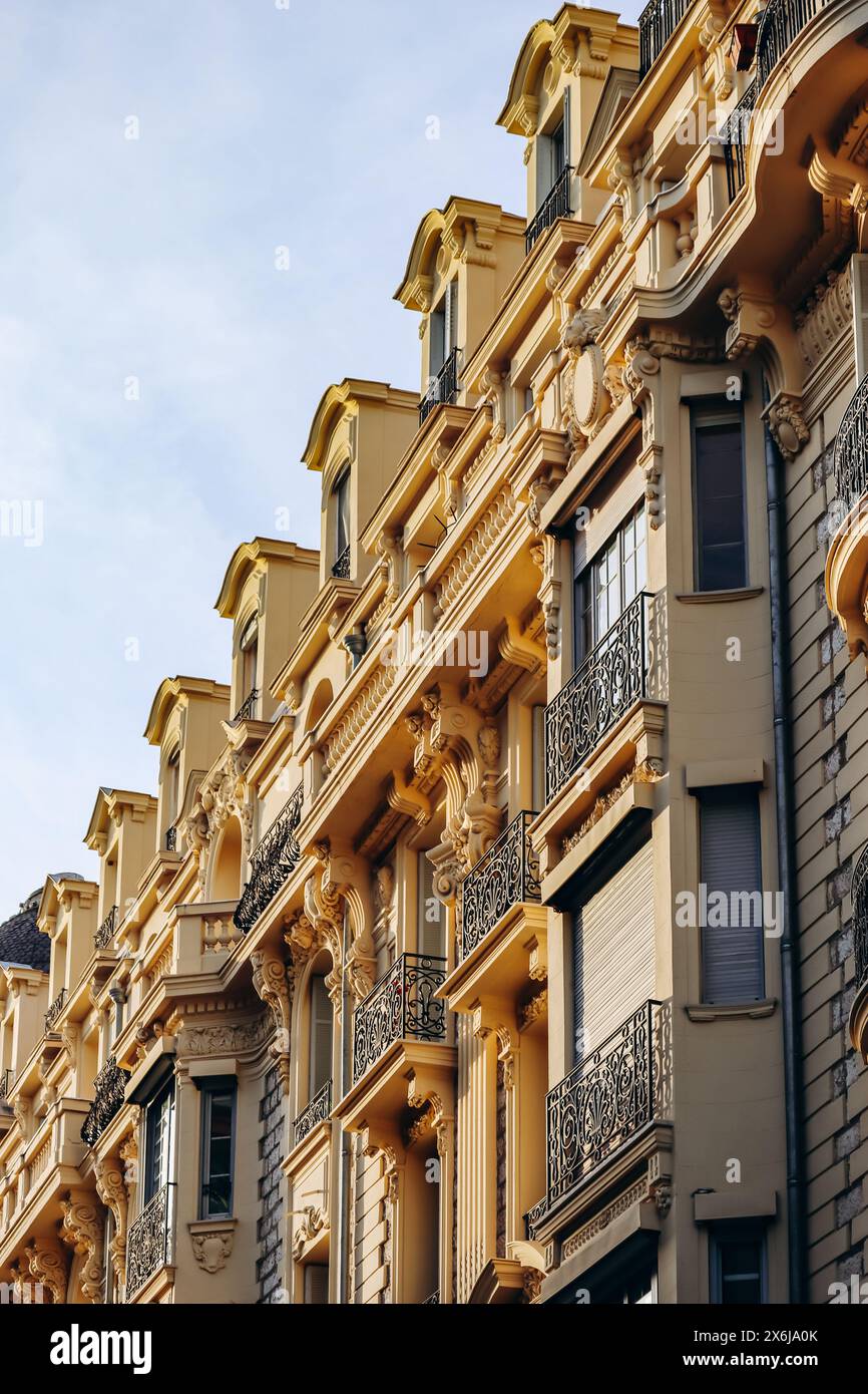 Old beautiful buildings in the center of Nice, south of France Stock ...