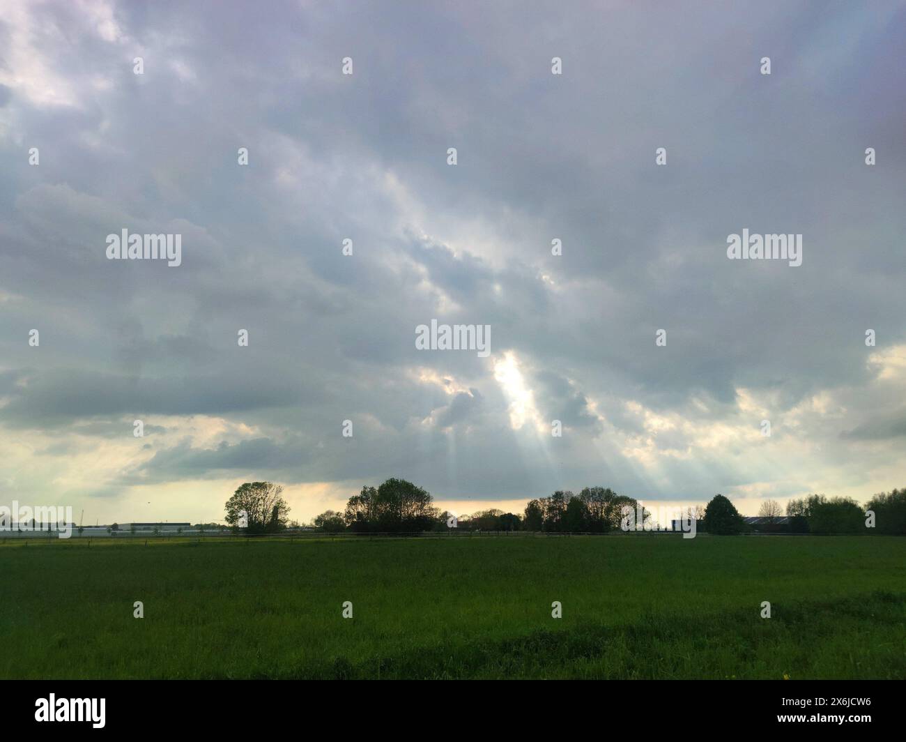 Light rays coming from the clouds hi-res stock photography and images ...